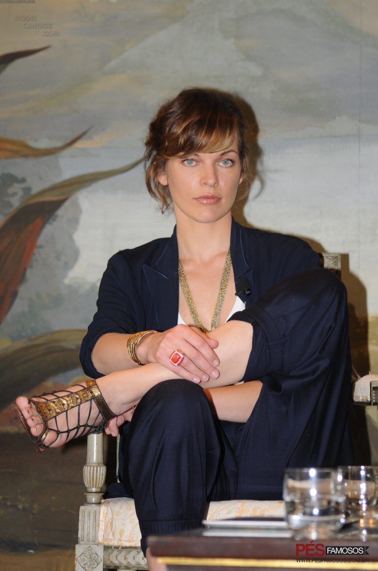 Milla Jovovich - Pés famosos
