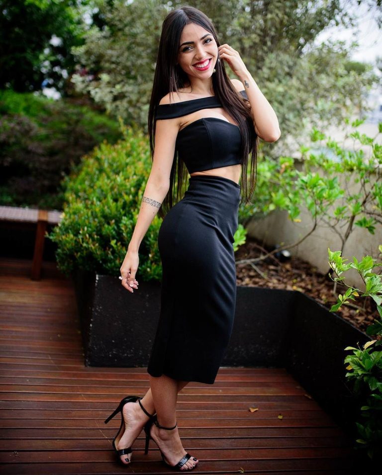 Nyvi Estephan - Pés famosos