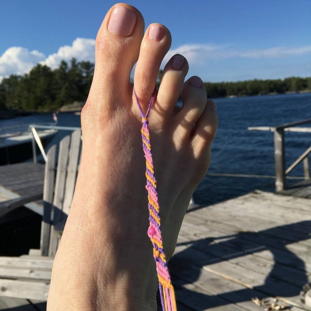 Sarah Rafferty - Pés famosos